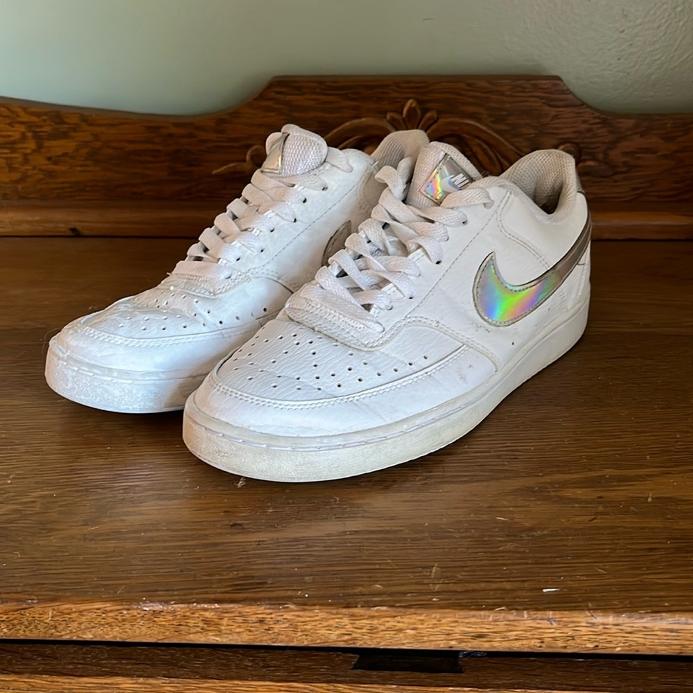 Nike White Leather Sneakers With Silver Slash - Gem